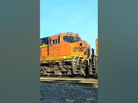 BNSF 3-Unit Intermodal Running Through Coal City - YouTube