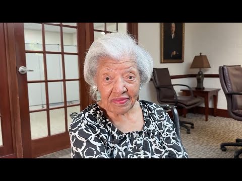 Spelman's oldest living alumna looks back on breaking fashion barriers