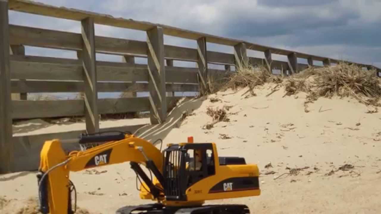 RC cat 320 1:16 scale - YouTube