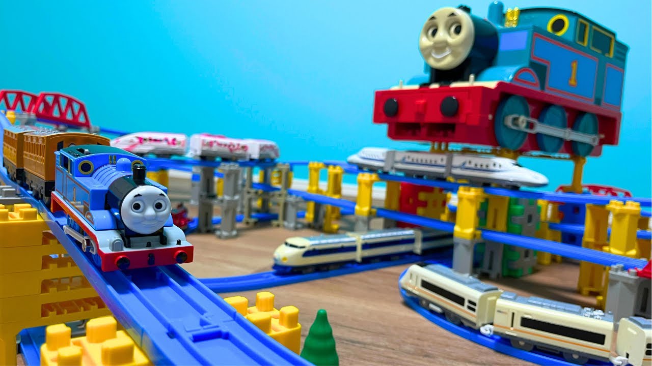 Plarail: Big Thomas tower ☆ Thomas and the shinkansen trains run under ...