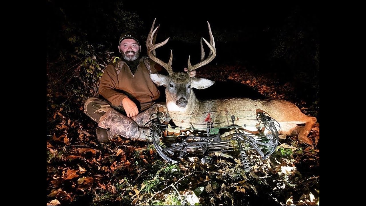 2022 Iowa Bow Hunt. 'Diez' - YouTube