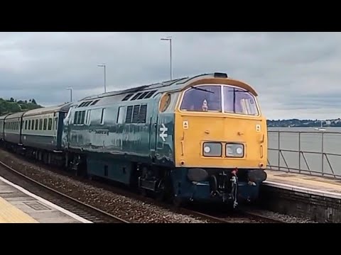 Diesel loco, Class 52 ,D1015 Western Champion leads the Mazey Day ...