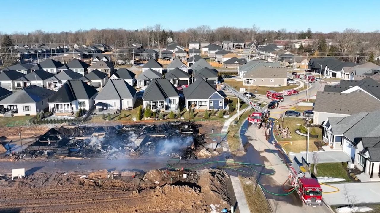 Fort Erie blaze damages townhouses before completion - YouTube