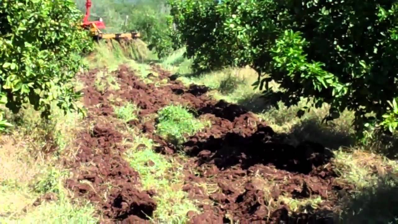 TRACTOR HK854 CON SUBSUELO 5 PICOS - YouTube