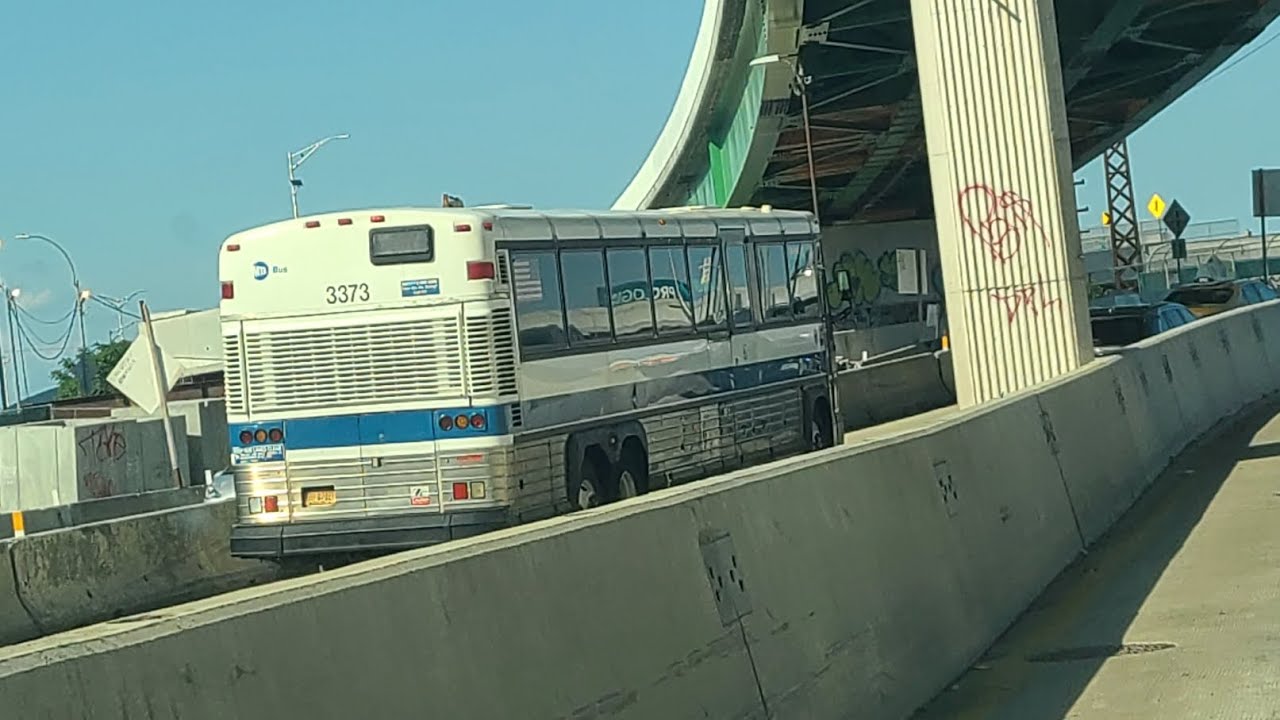 MTA Bus Company: 2007 MCI D4500CL #3373 on the BxM7 on the Bruckner ...