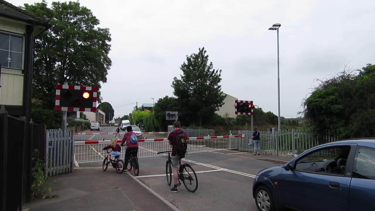 Alstone Level Crossing 04/06/2018 (9) - YouTube