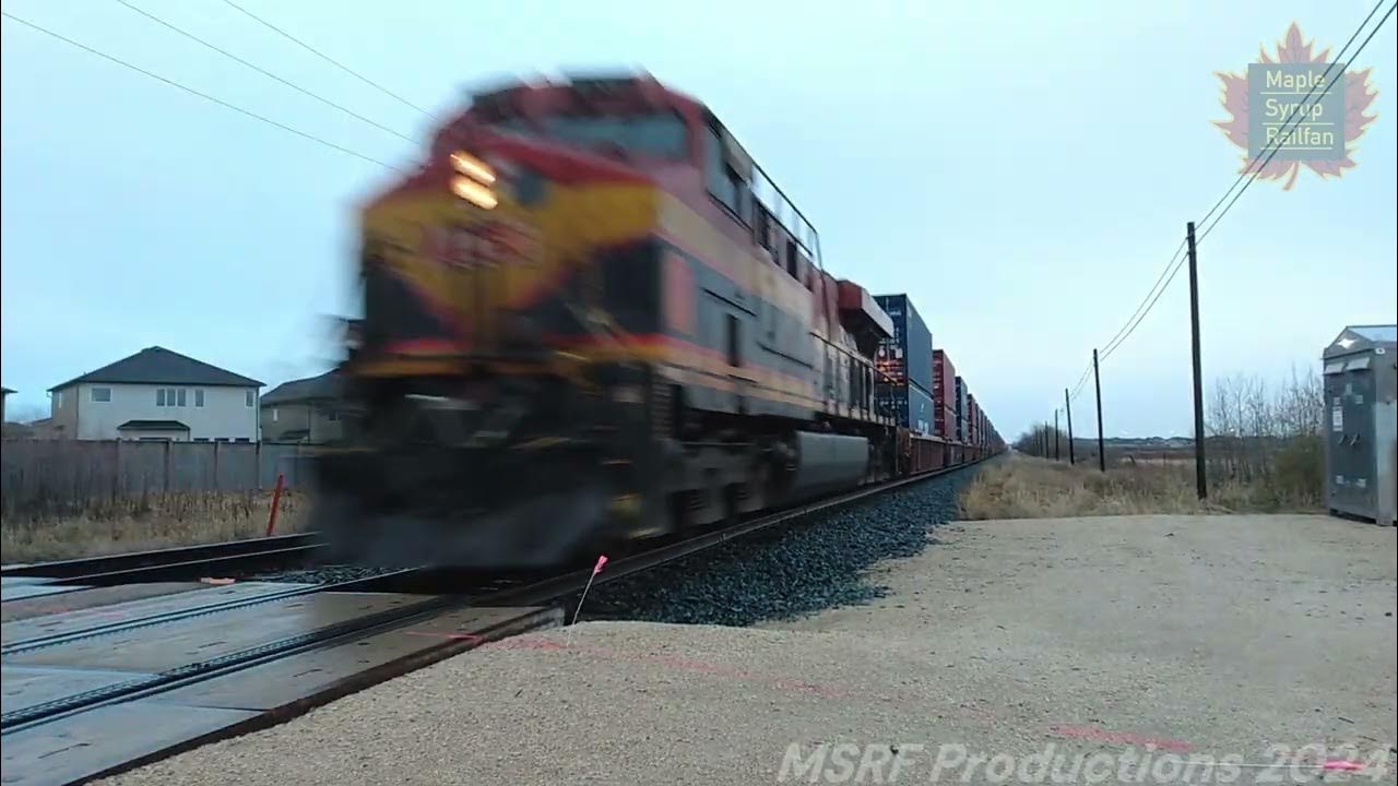 Fast CP Intermodal At Winnipeg - YouTube