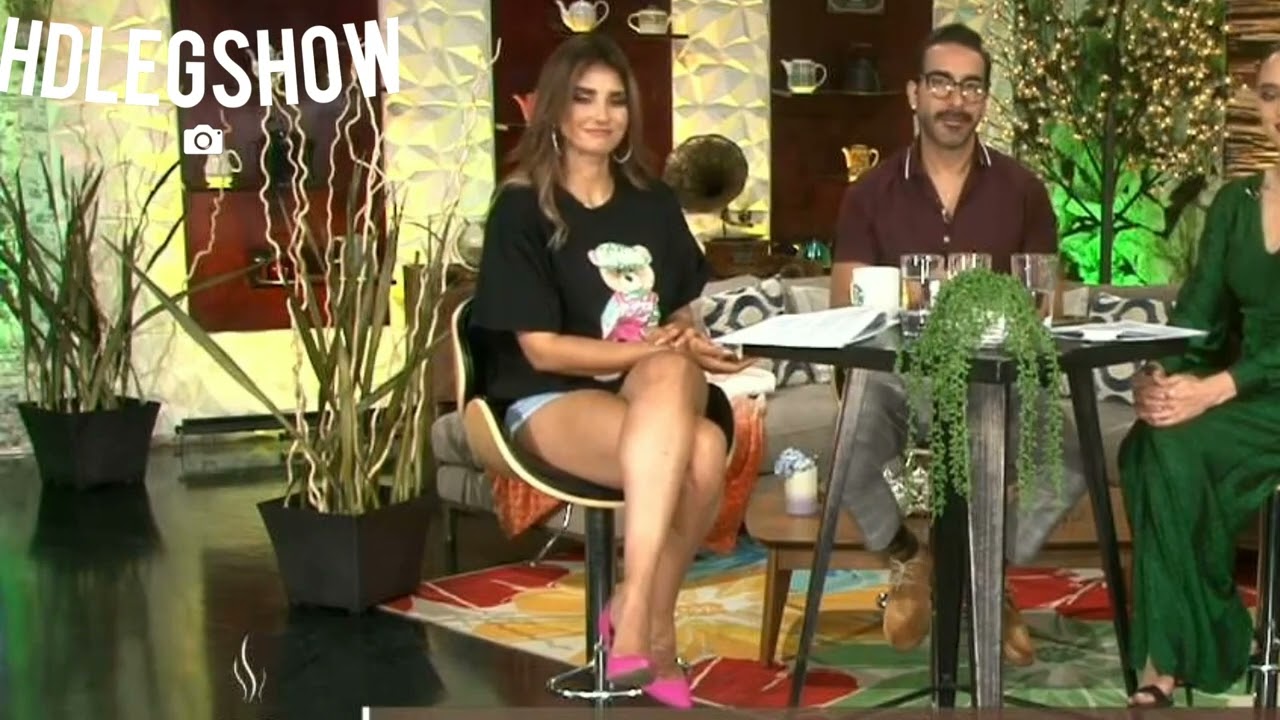 Ale Duran Hot Legs in Denim Shorts and Pink Heels - YouTube