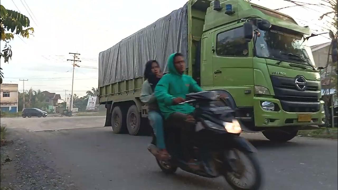 Mobil Tangki Fuso Melewati Jalan Lintas Riau - YouTube