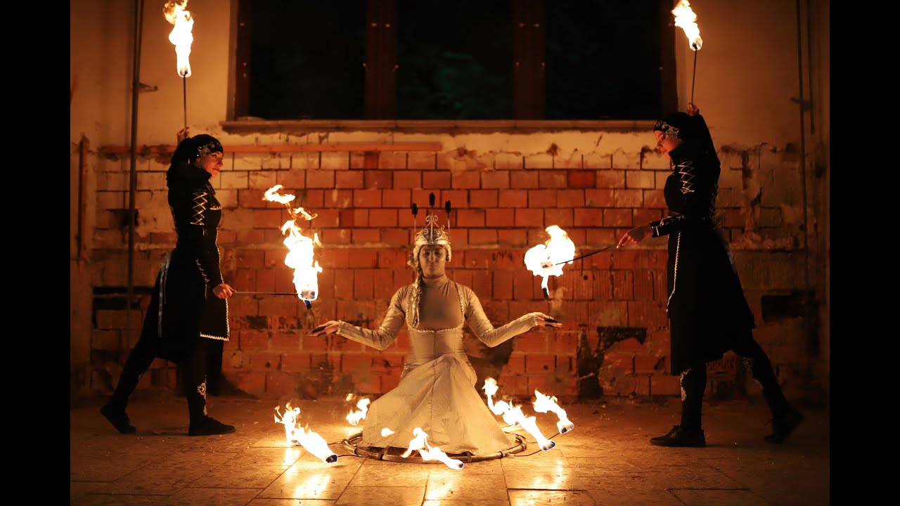 Ohňová show Royal Fireshow Flaming Art - Ilusias: UV Light & Fire show ...