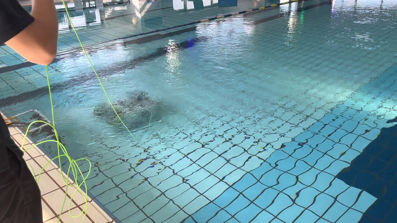 水中ドローン FullDepth DiveUnit300 ホバリング - YouTube