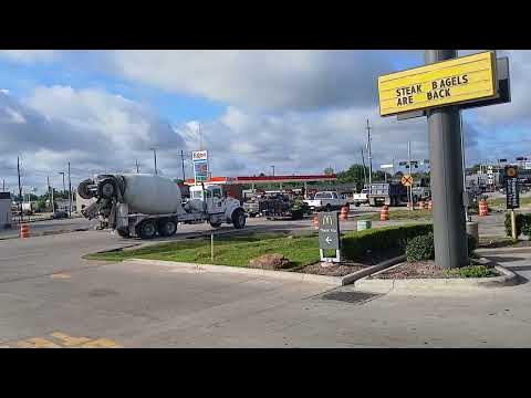 UP 8117 SB Leads Manifest Magnolia,Tx - YouTube