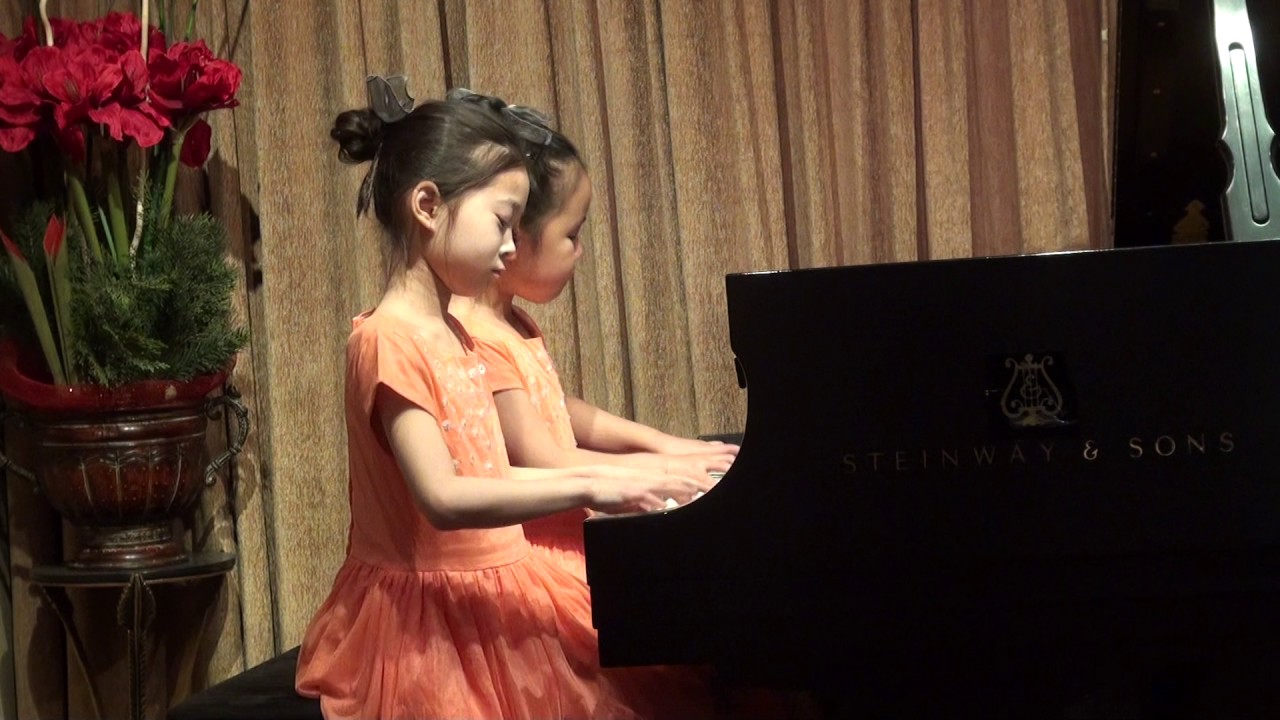 6 Years Old Nini Lu & Jessica Wang Play Green Sleeves 绿袖子 - YouTube