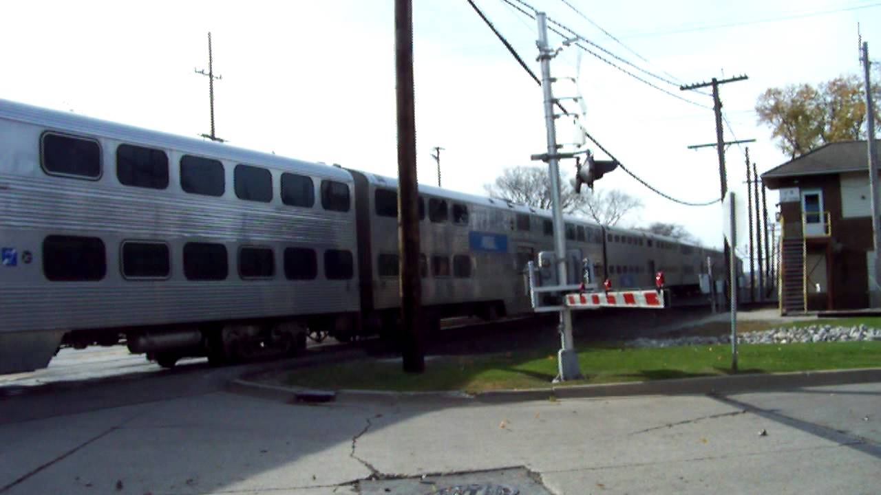 178 Metra Train East Bound West Chicago - YouTube