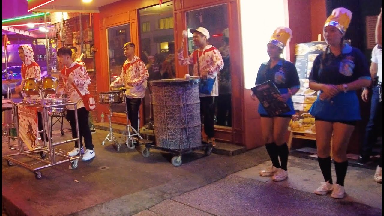 Saturday Night Groove: Live Band on Burgos Walking Street - YouTube