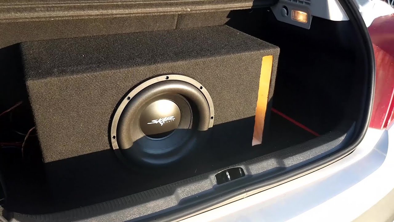 Skar SDR-12 subwoofer flexing car [clean audio] - YouTube