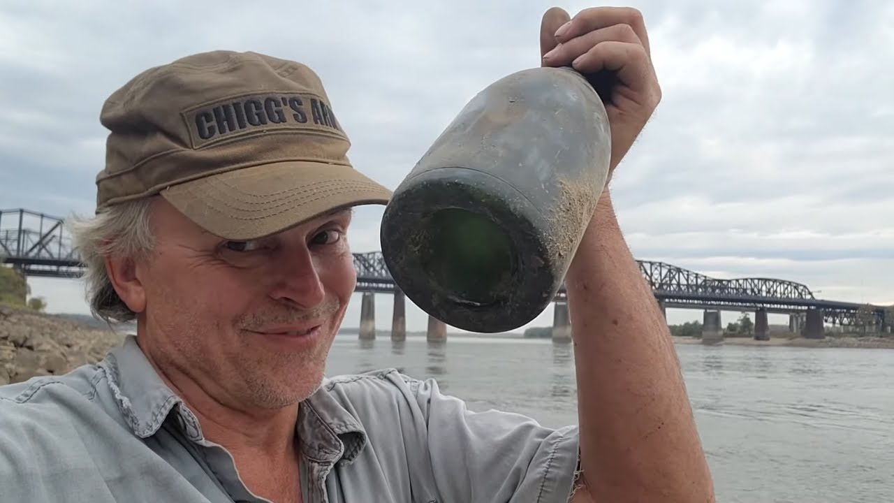 Mudlarking The Mississippi River - YouTube