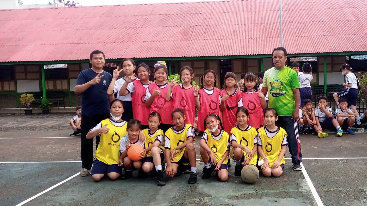 Pinalti Bola tangan Putri Kelas 4 A dan 4B - YouTube