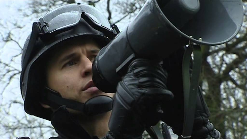 Armed Response Unit scene (Emmerdale) - YouTube