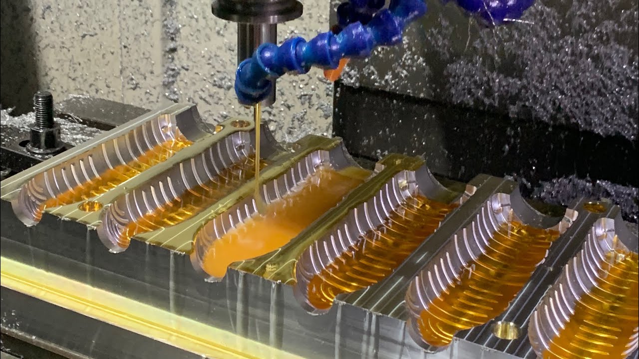 How is the blow mold produced? Real scene of bottle blowing mold ...