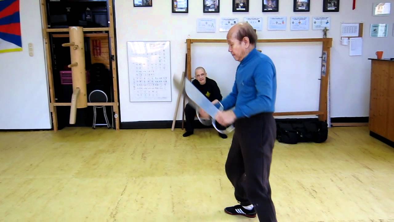 Sifu Lo Man Kam explain some Bat Cham Dao movements - YouTube