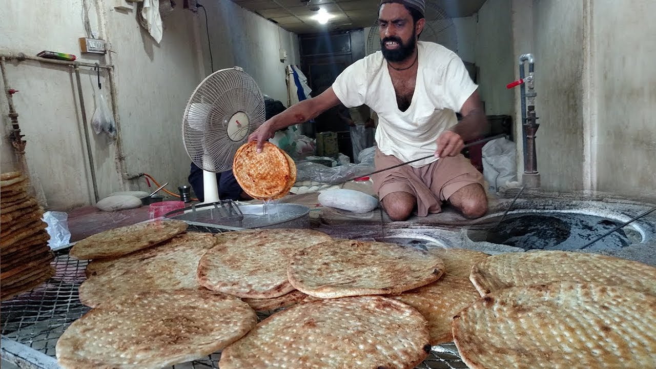 Sheermal Roti Making Street Food of Karachi Pakistan - YouTube