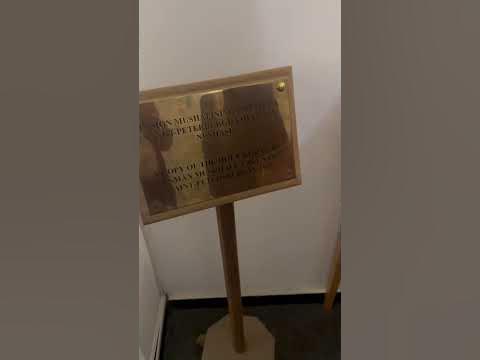 Санк Петербургдан совга килинган Курон китоби - YouTube