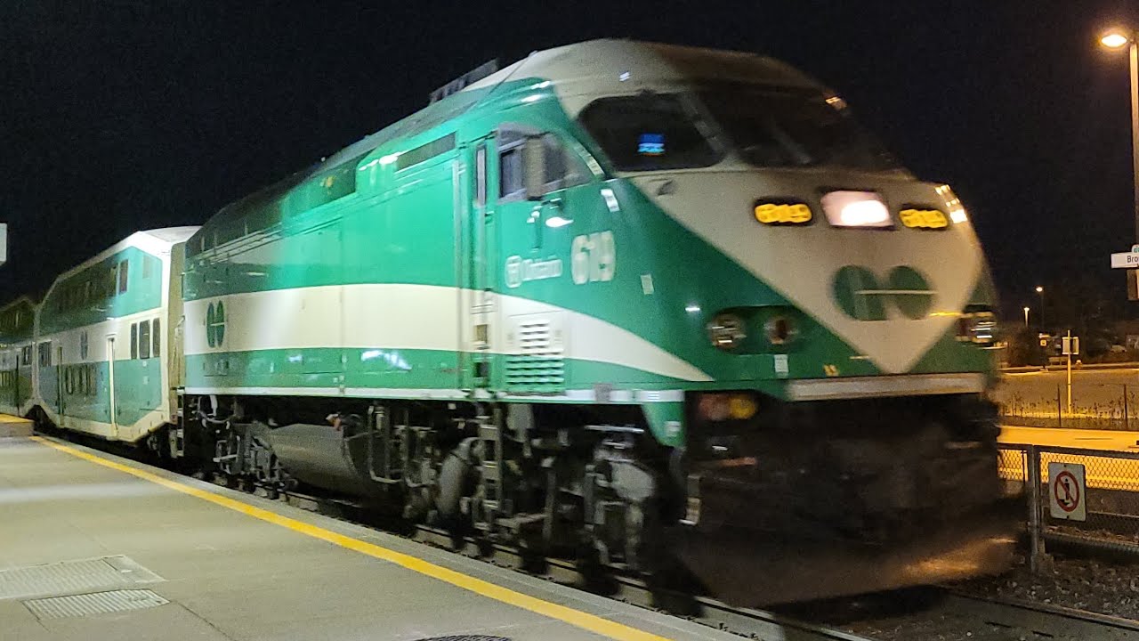 GO 1040 - 619 With 311 Pulling Into & Departing Bronte - YouTube