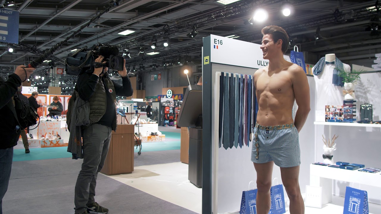 ULLYS - WHO'S NEXT PARIS - JAN 19 - YouTube