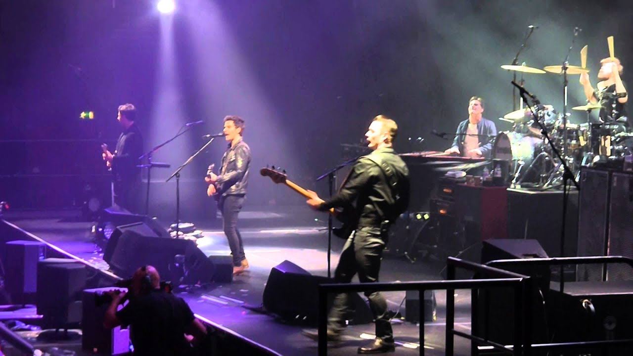 Stereophonics in Manchester 4/12/15 ' Dakota' last song ! - YouTube