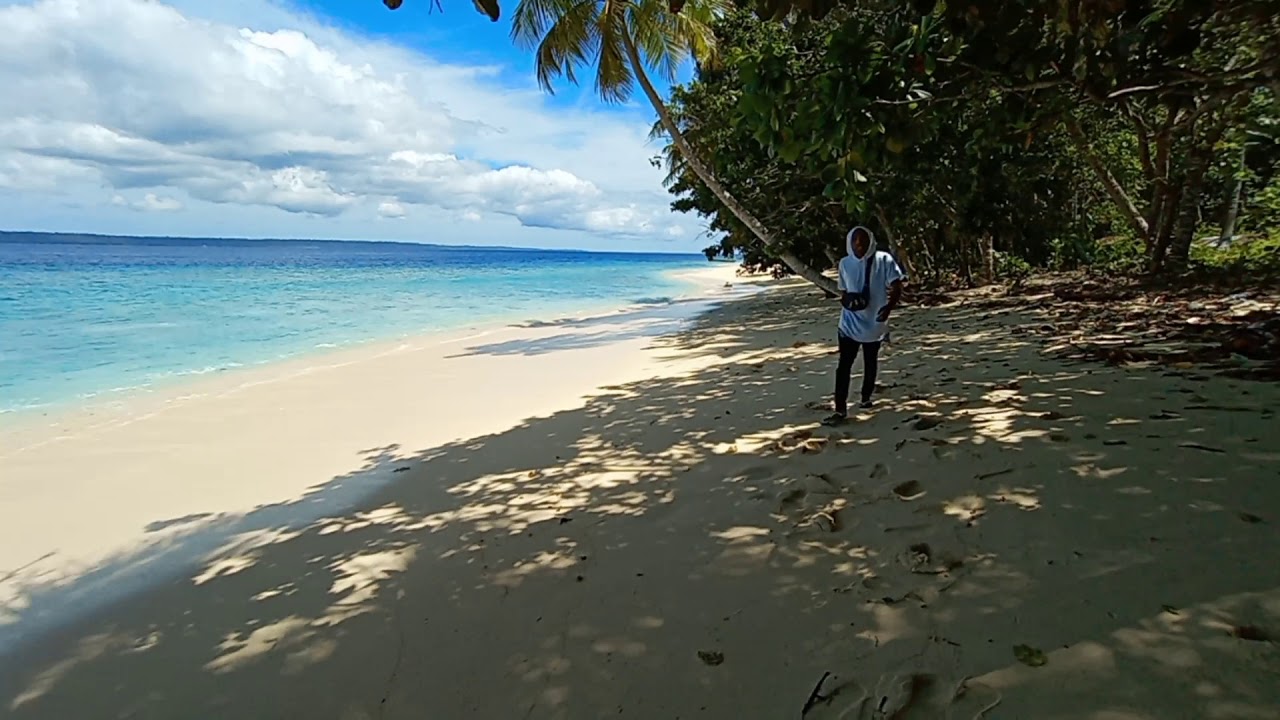 Pantai ramen in owi island - YouTube