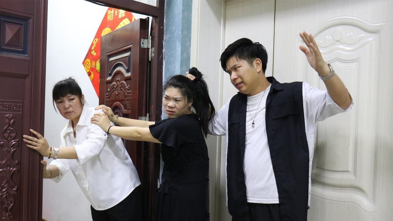 妻子趁着丈夫不在家,将婆婆赶出家门,丈夫回来后做法感人【小白导演】 Youtube