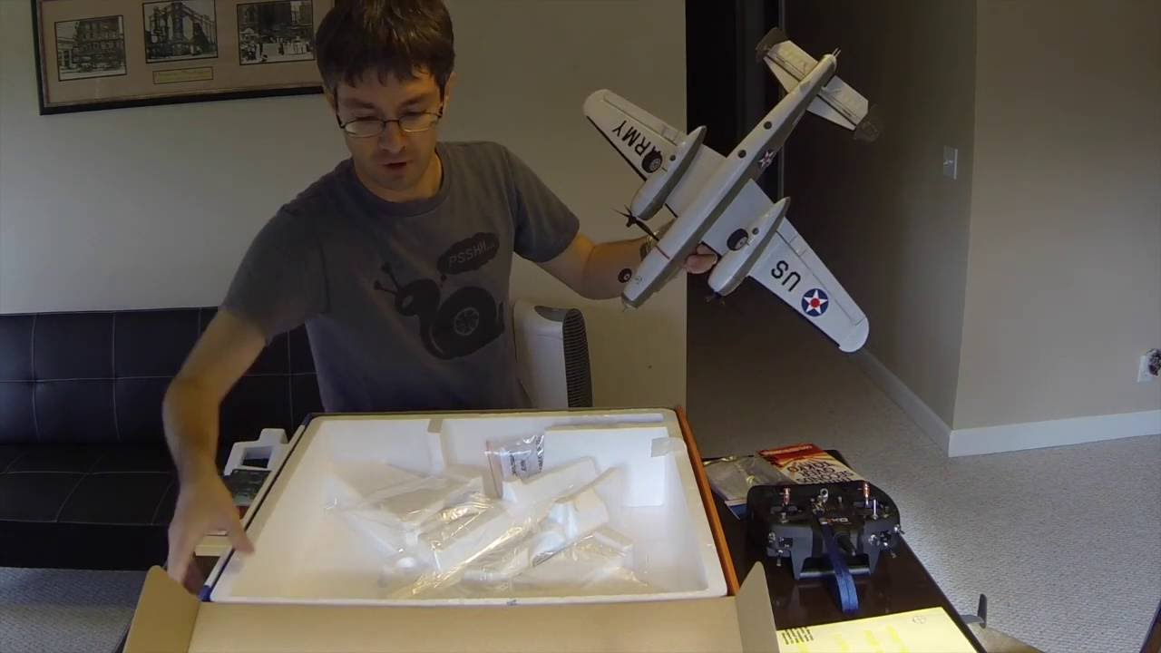 E-Flite UMX B-25 Unboxing - YouTube