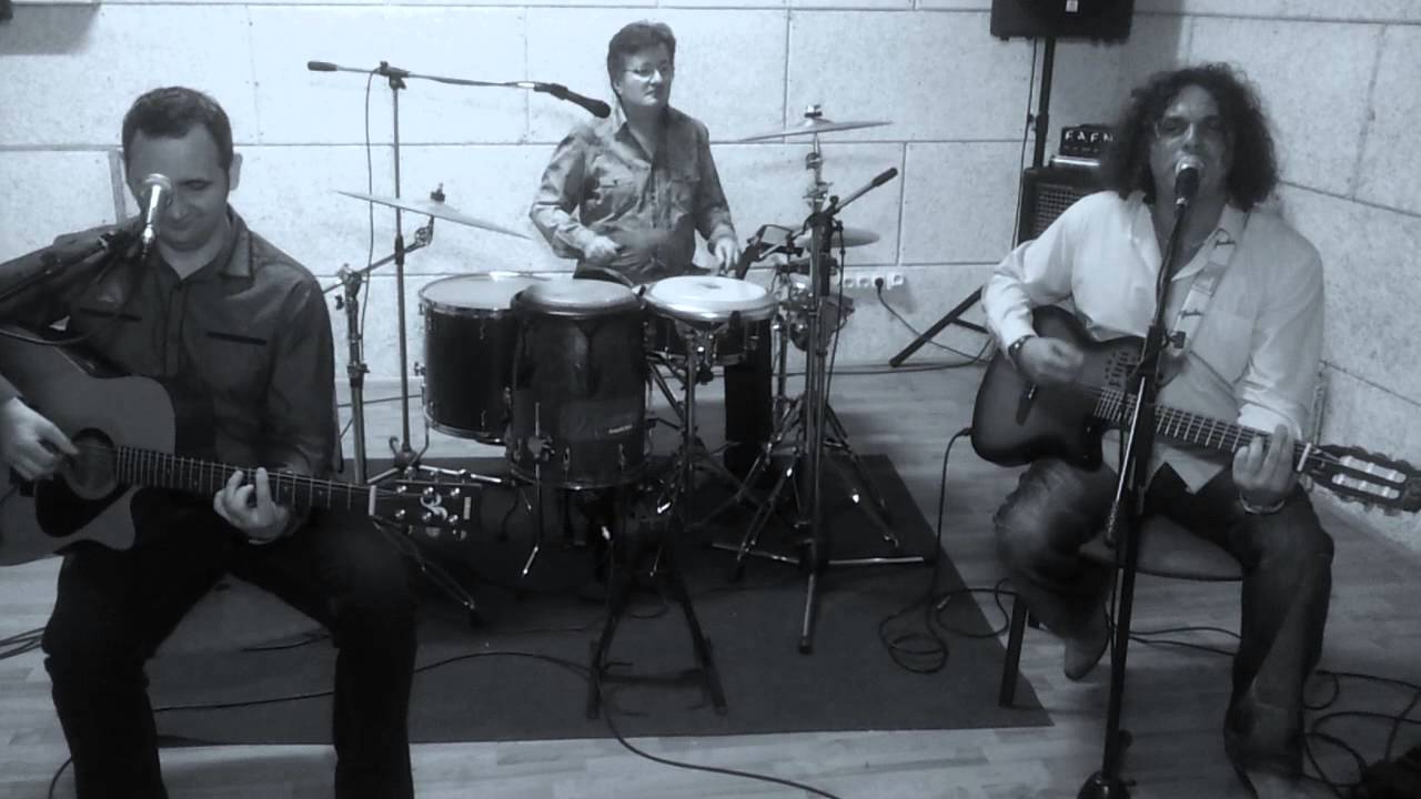 Moonflower Acoustic Band - YouTube