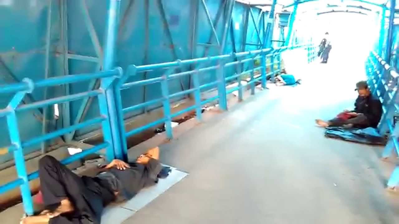 Homeless & Jobless in Jakarta - A tough life in Metropolitan - YouTube
