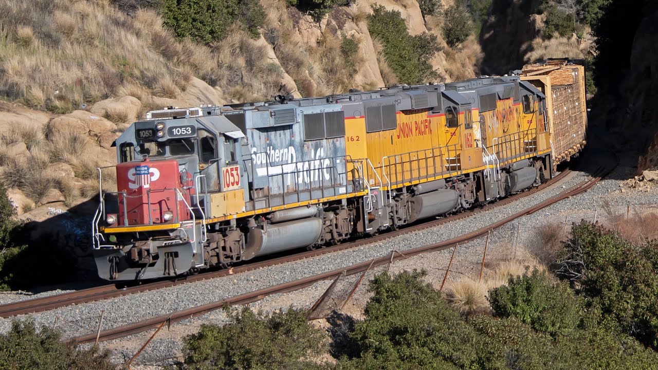 Train Action in the Santa Susana Pass on the Coast Line - YouTube
