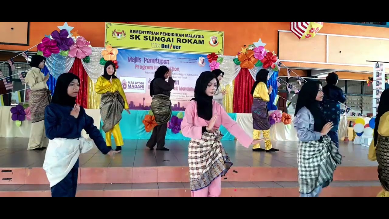 Persembahan Tarian - YouTube