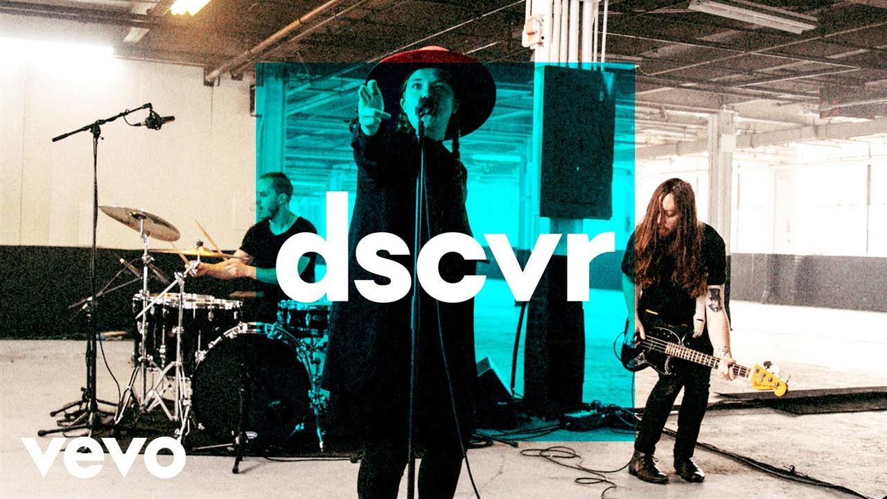 Flint Eastwood - Queen - Vevo dscvr (Live) - YouTube