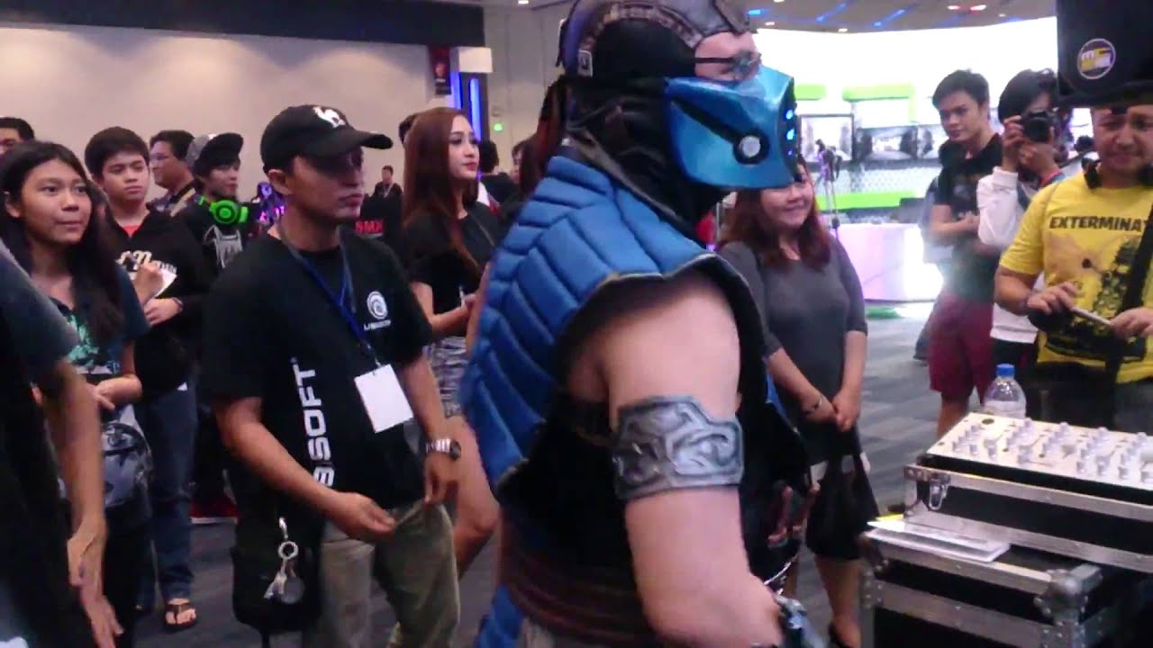 Sub-Zero playing Just Dance 2016 (ESGS 2015) - YouTube