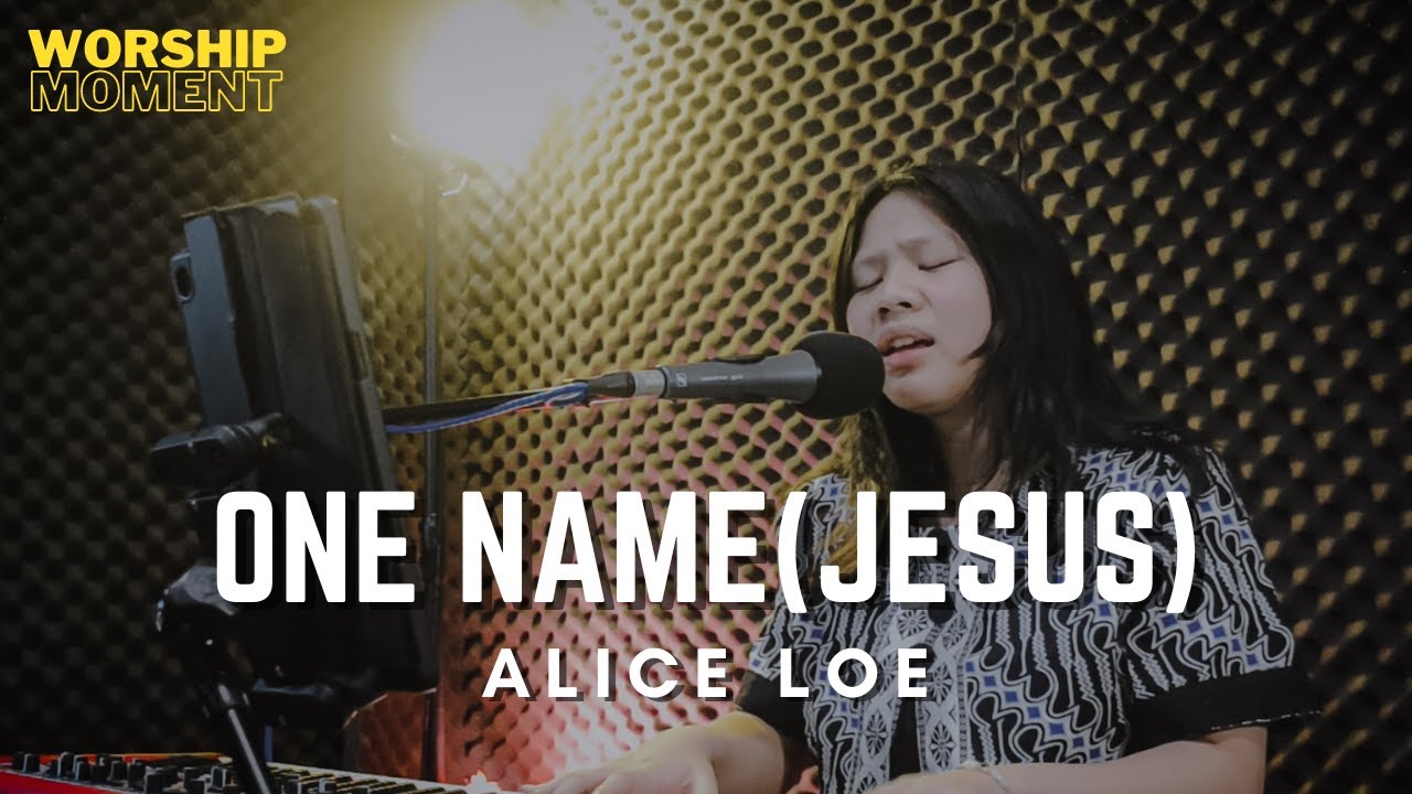 One Name (Jesus) - Naomi Raine | Worship Moment - YouTube