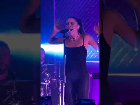 Angelina Mango - Fila indiana, live Napoli 2023