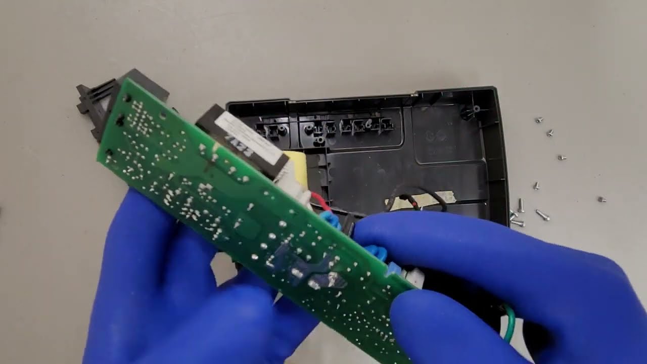 APC Back-UPS ES 350 BE350R battery backup #teardown - YouTube