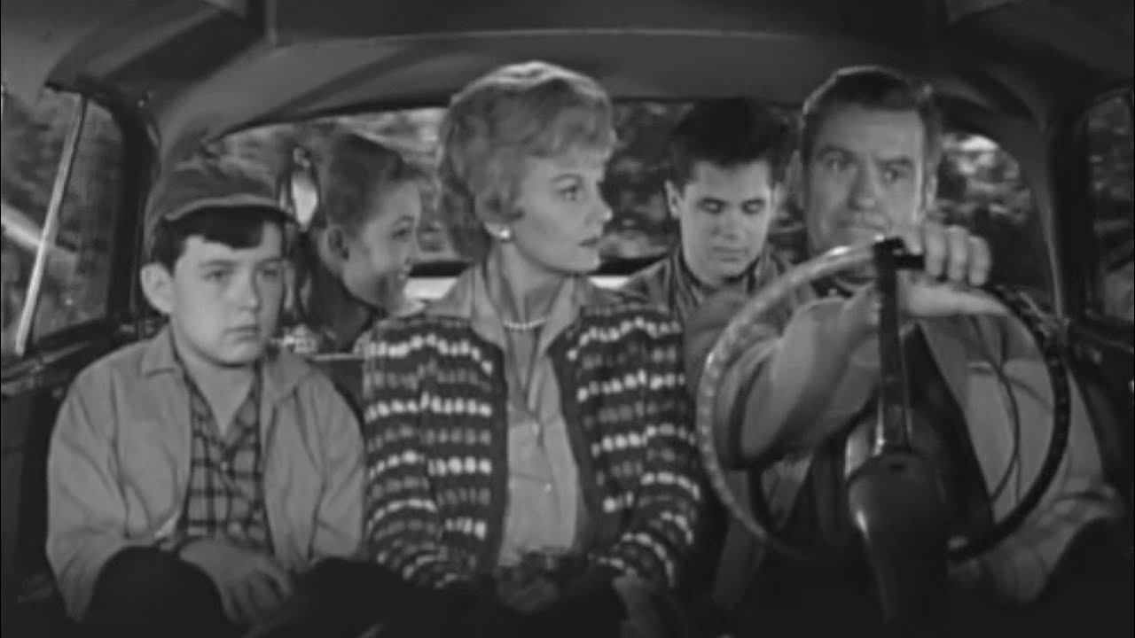 Ward Cleaver takes family Dirt Trackin to Friends Lake - YouTube