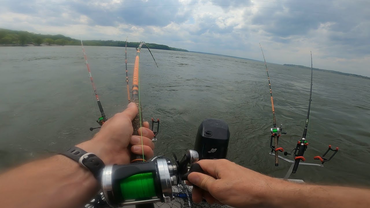 Red Hot Spring Catfishing at a Dam - YouTube