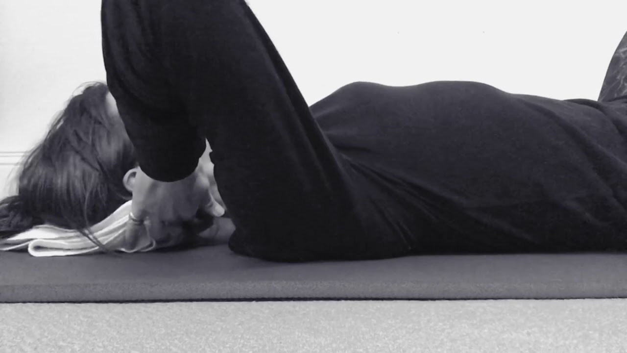 Supine Deep Neck Flexor - YouTube