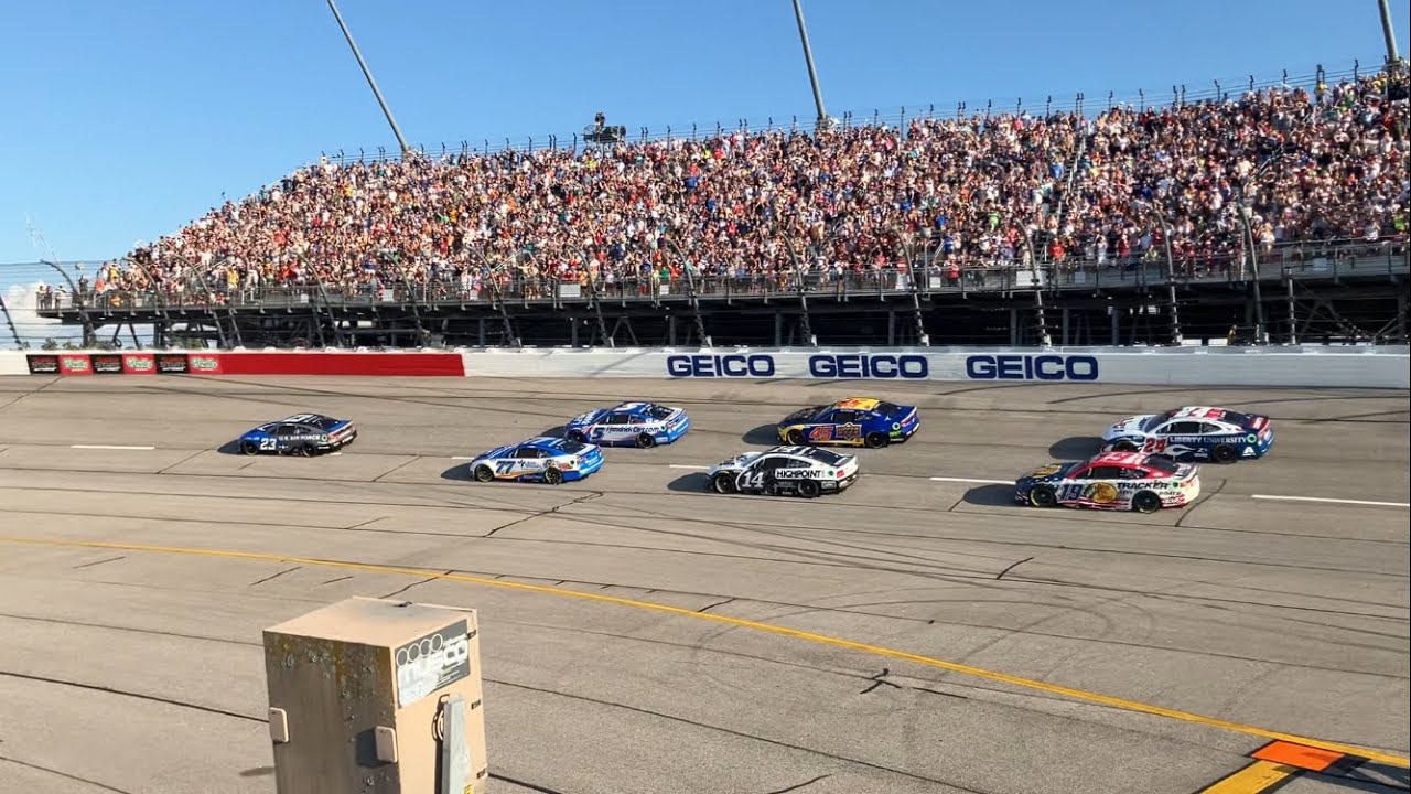 Start of the 2024 Southern 500 from the pits - YouTube