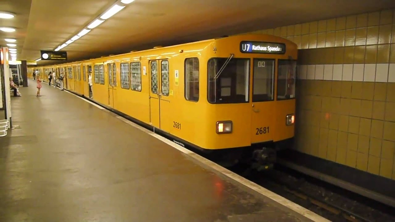 U-Bahn Berlin Bahnhof Zwickauer Damm U7 [1080p] - YouTube