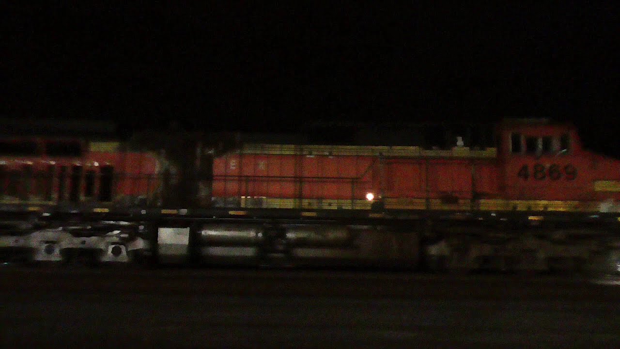 GECX 4869 as a DPU on Train M433 - YouTube