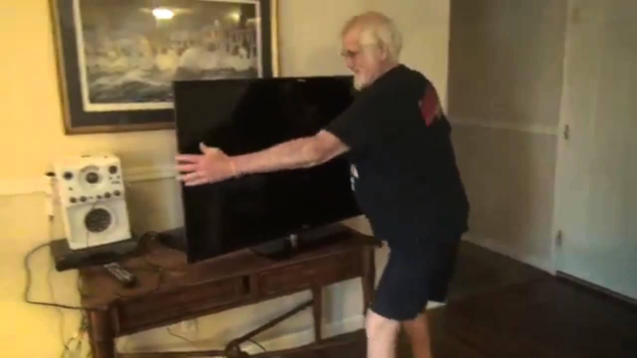 Angry grandpa smashes HDTV mlg edition 2 - YouTube