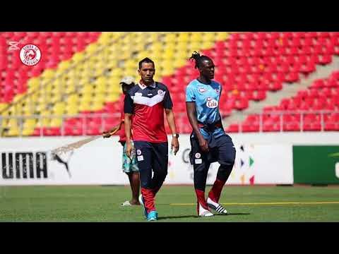 UTAPENDA: JINSI KOCHA WA SIMBA NA DEBORAH FERNANDES WALIVYO KAGUA PITCH KABLA YA MAZOEZI YA ...